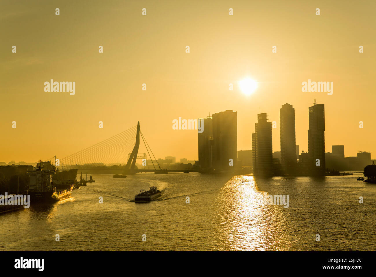Buildings river boat hi-res stock photography and images - Alamy