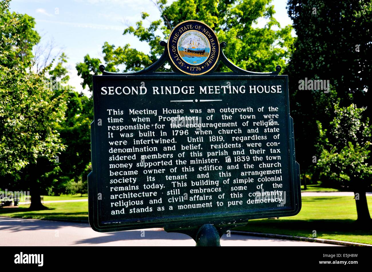 RINDGE, NEW HAMPSHIRE: Historic sign for the colonial-era 1796 Meeting ...