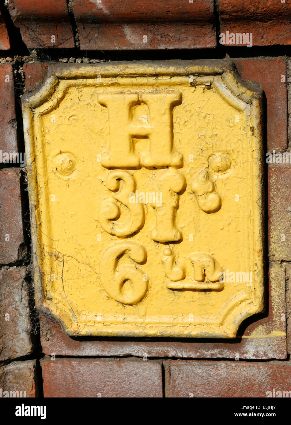Uk Hydrant Sign High Resolution Stock Photography and Images - Alamy