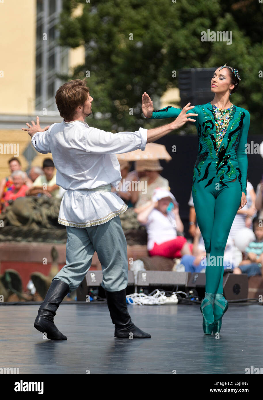 Male ballet dancer bolshoi hi-res stock photography and images - Alamy