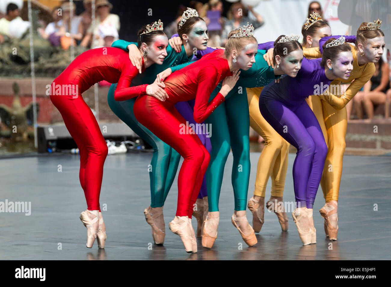 Pirouette ballet hi-res stock photography and images - Alamy