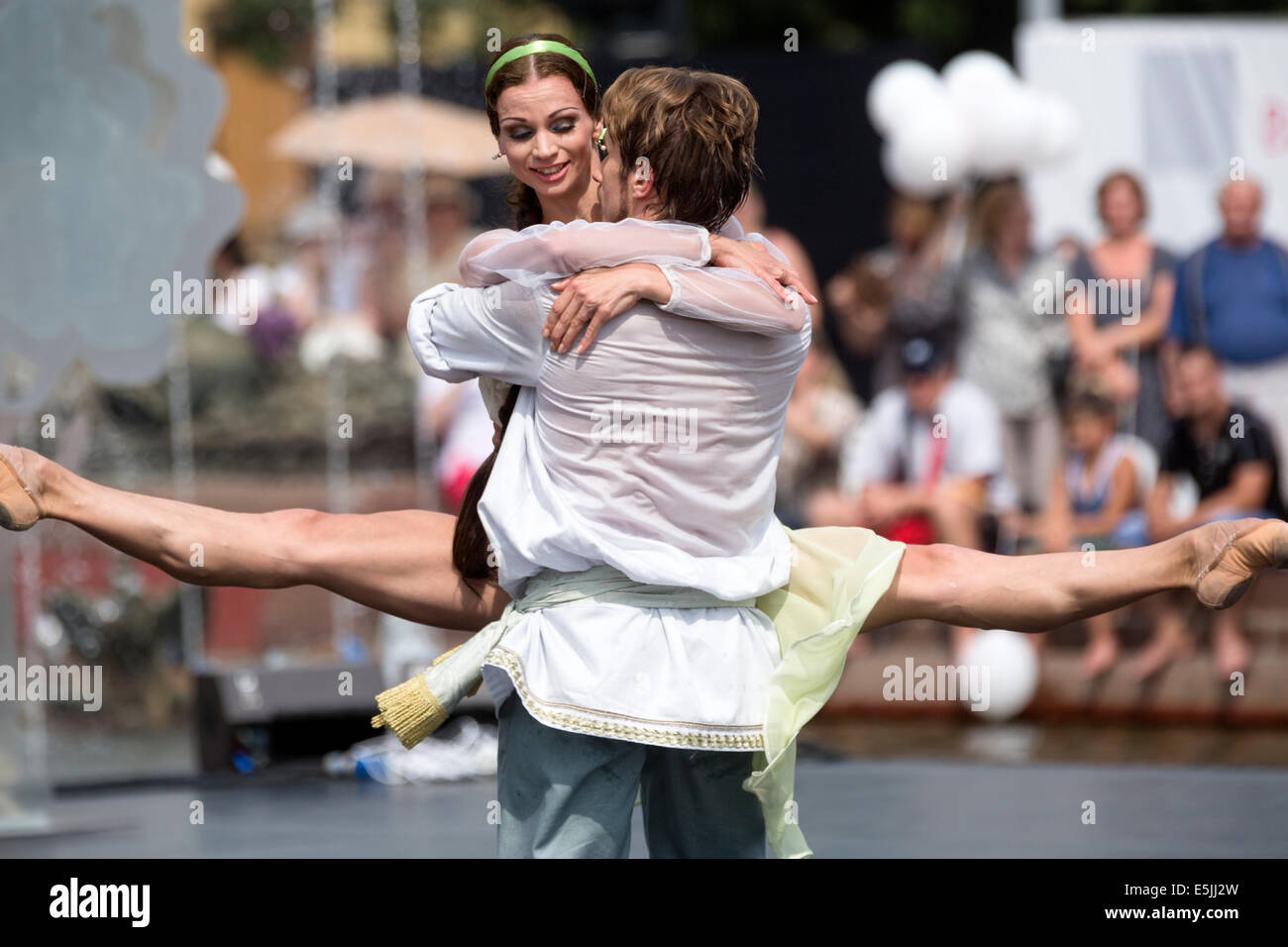 Pirouette ballet hi-res stock photography and images - Alamy