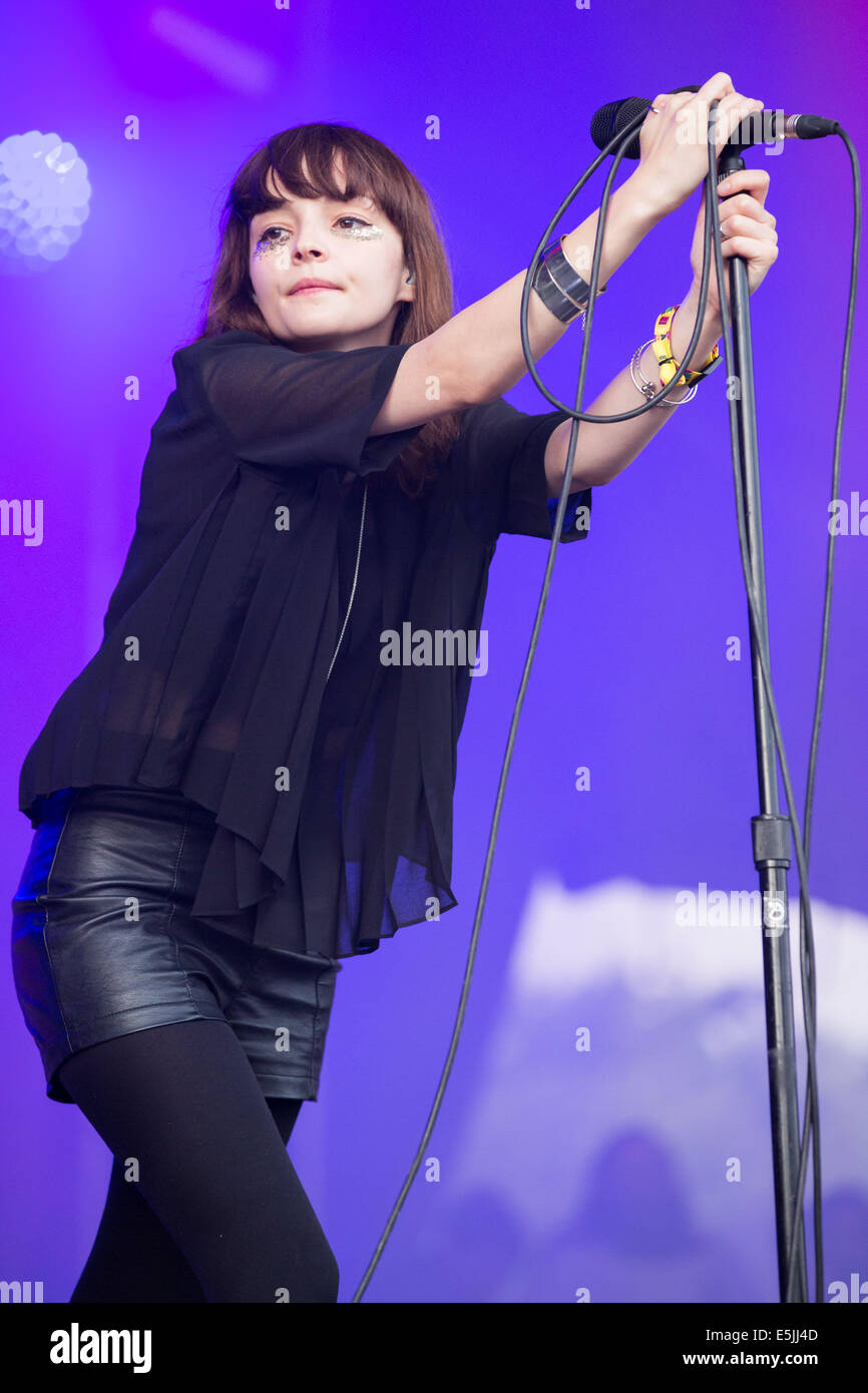 Lauren mayberry hi-res stock photography and images - Alamy