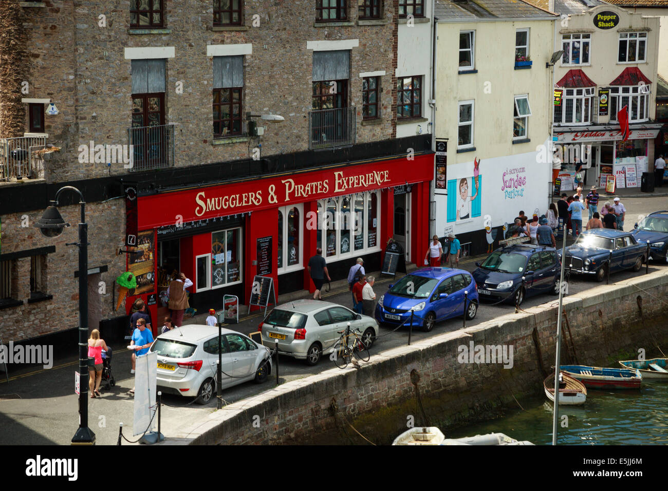 Holiday beach buildings buildings with ocean and family palm palm hi ...