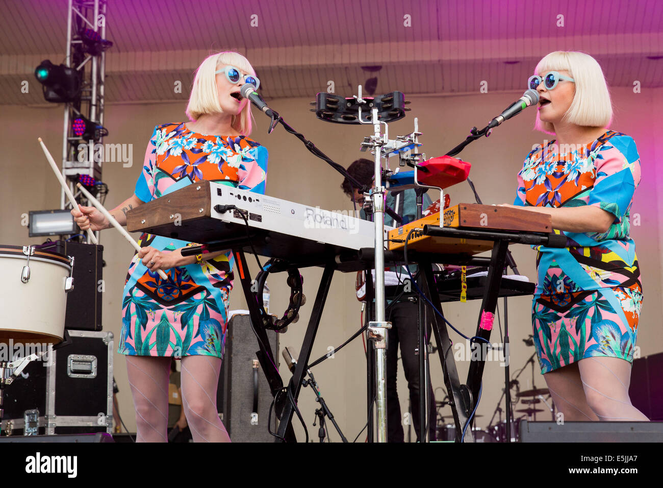 Chicago, Illinois, USA. 1st Aug, 2014. HOLLY LAESSIG and JESS WOLFE of ...