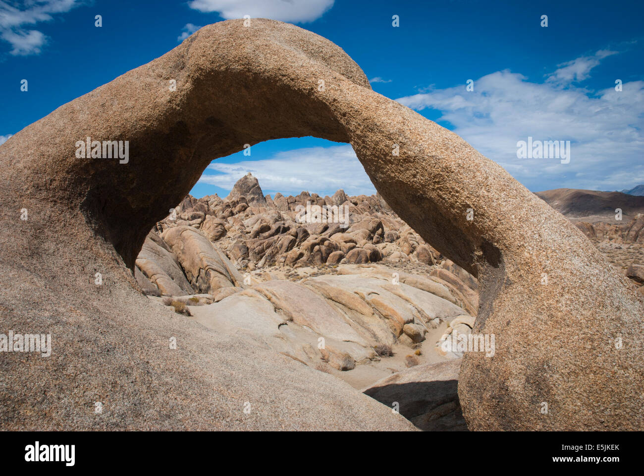 Mobius Arch Alabama Hills Sierra Nevada Mountains California Usa