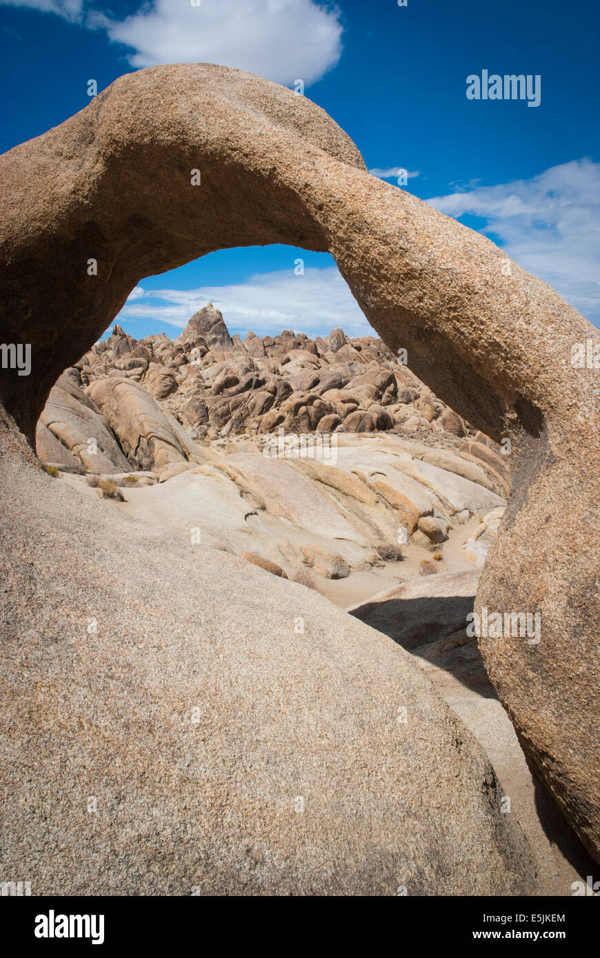 Mobius Arch. Alabama Hills, Sierra Nevada mountains, California USA ...