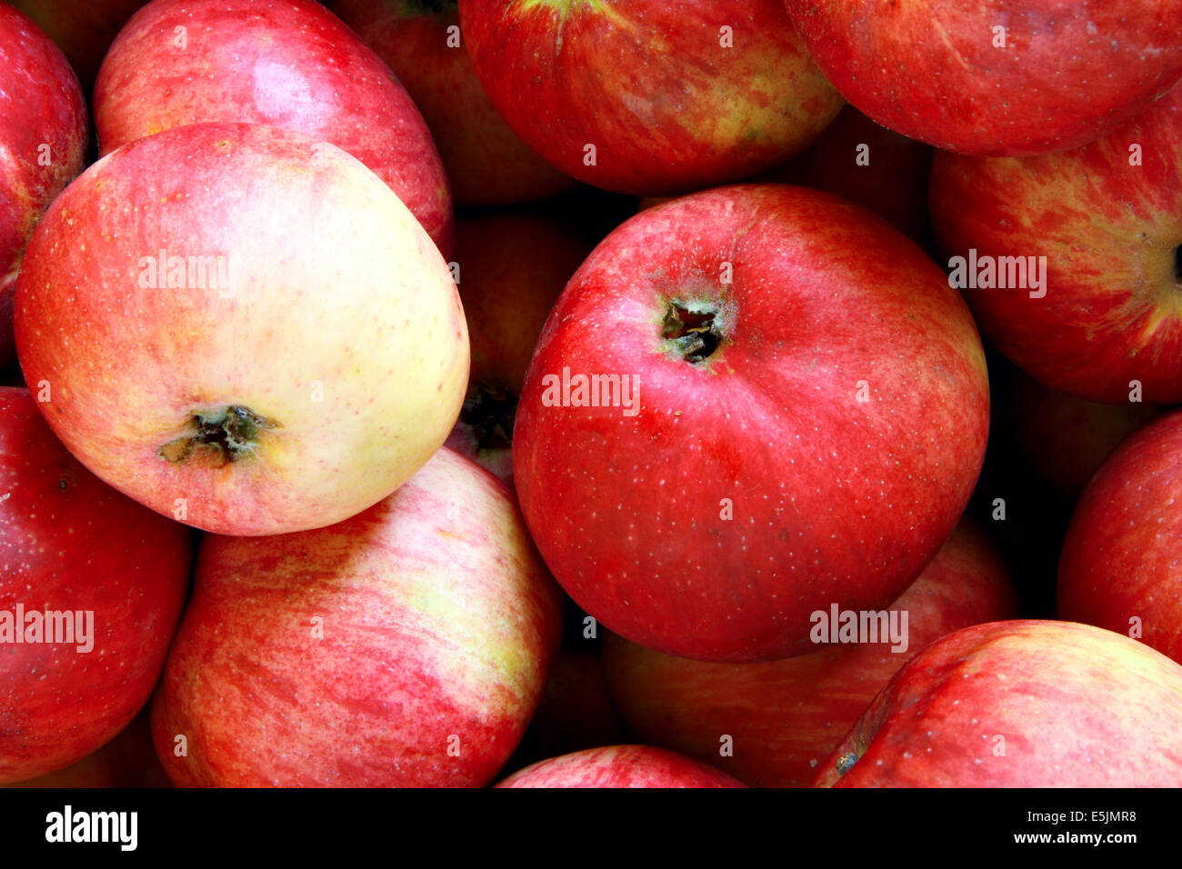 Red color heap hi-res stock photography and images - Alamy