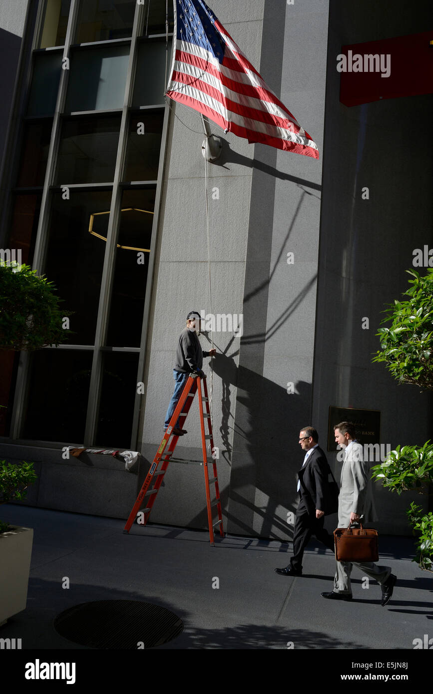 Lowering flag hi-res stock photography and images - Alamy