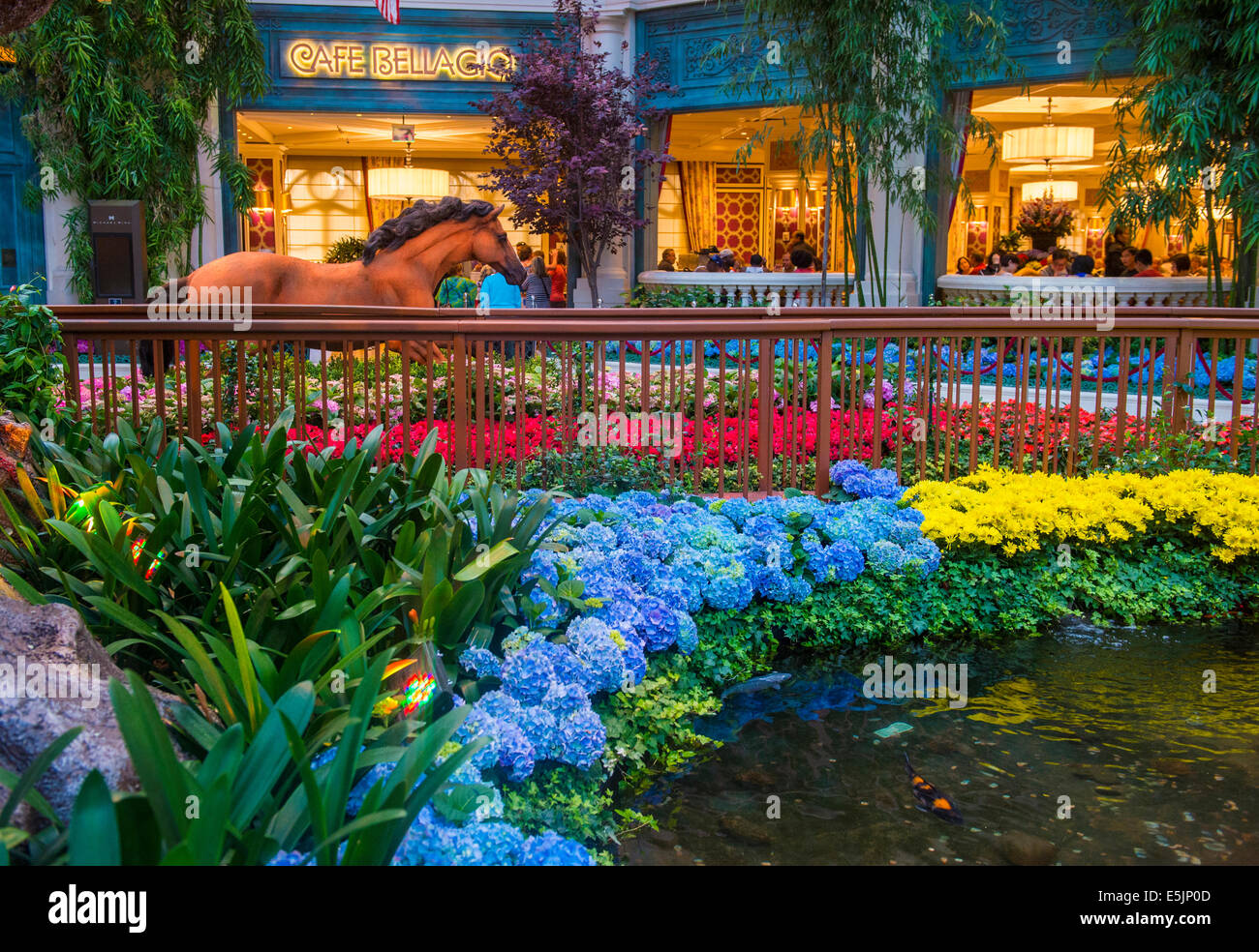Summer season in Bellagio Hotel Conservatory & Botanical Gardens in Las Vegas Stock Photo - Alamy