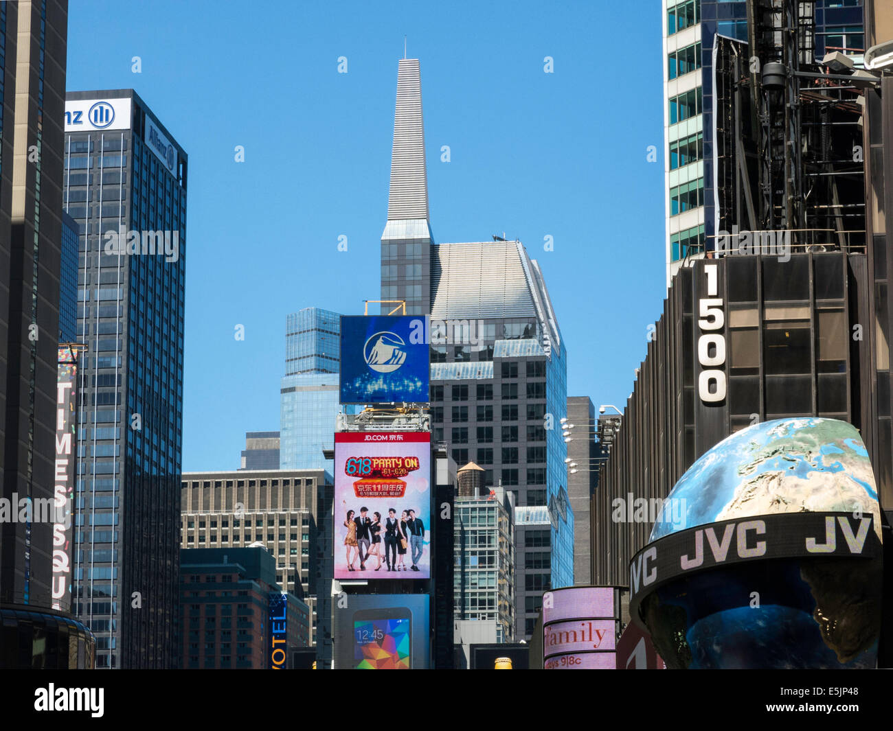 Times square displays hi-res stock photography and images - Alamy