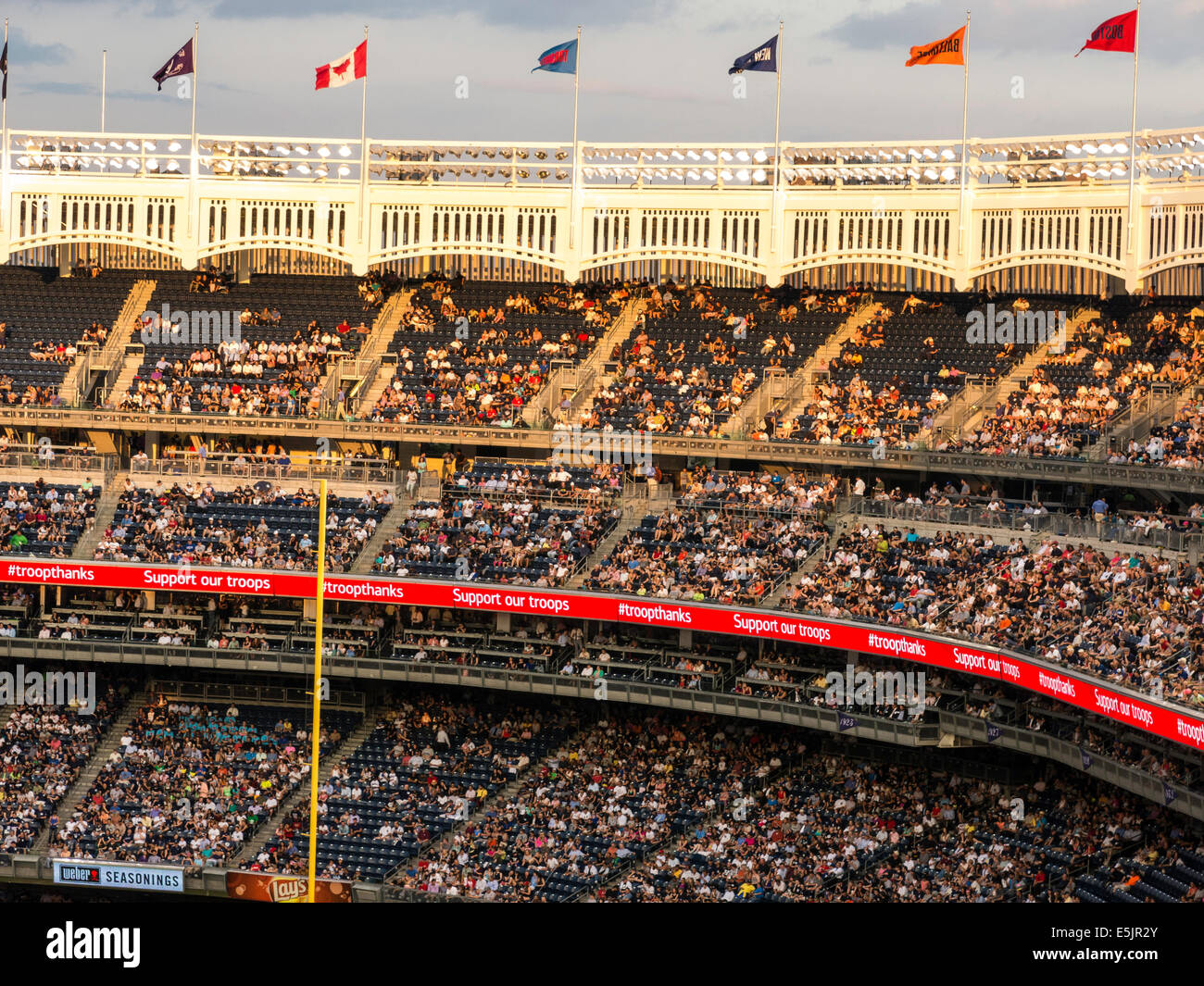 Yankee stadium hi-res stock photography and images - Alamy