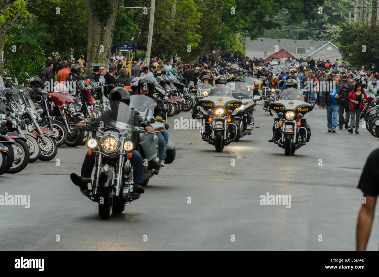 Opp ontario provincial police motorcycle hi-res stock photography and ...