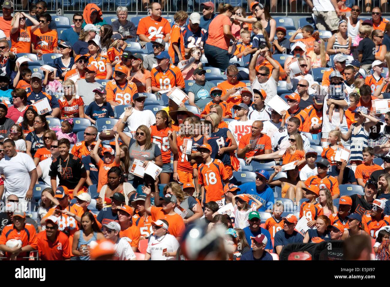 Denver, Colorado, USA. 2nd Aug, 2014. Broncos Fans wait in the heat as ...