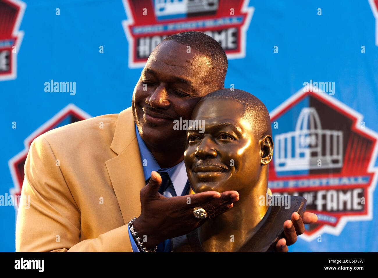 Canton, Ohio, USA. 2nd Aug, 2014. DERRICK BROOKS poses for ...