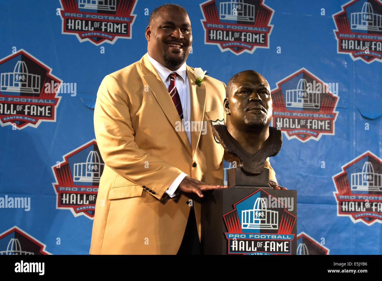 Canton, Ohio, USA. 2nd Aug, 2014. WALTER JONES poses for photographers ...