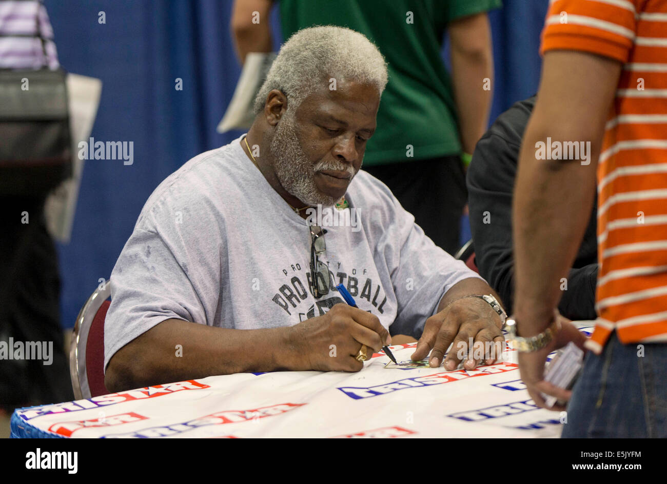 Cleveland, Ohio, USA. 02nd Aug, 2014. NFL Hall of Famer EARL CAMPBELL ...