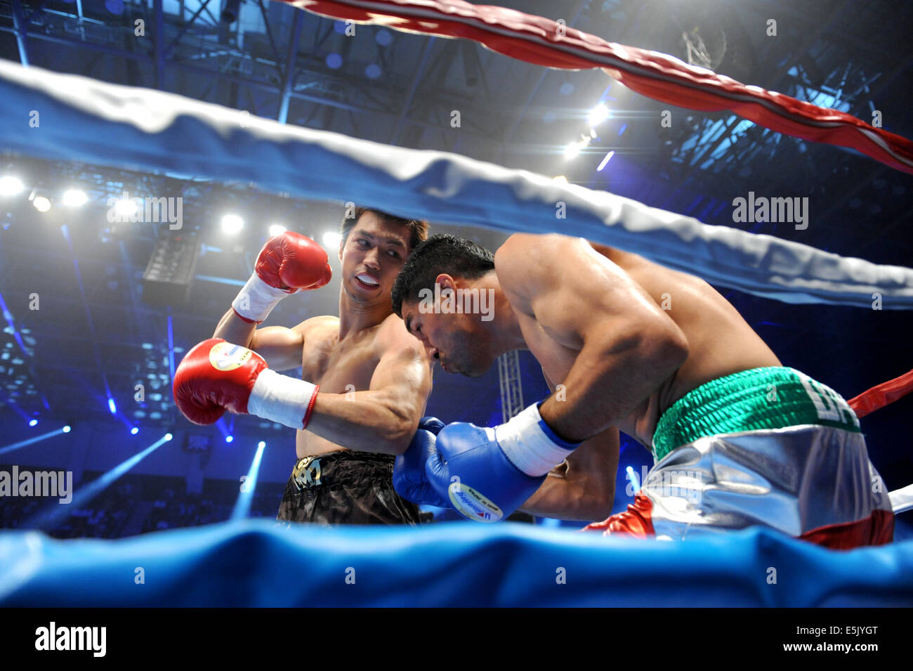 Kyoto, Japan. 22nd May, 2014. (L-R) Ryota Murata (JPN), Jesus Angel ...