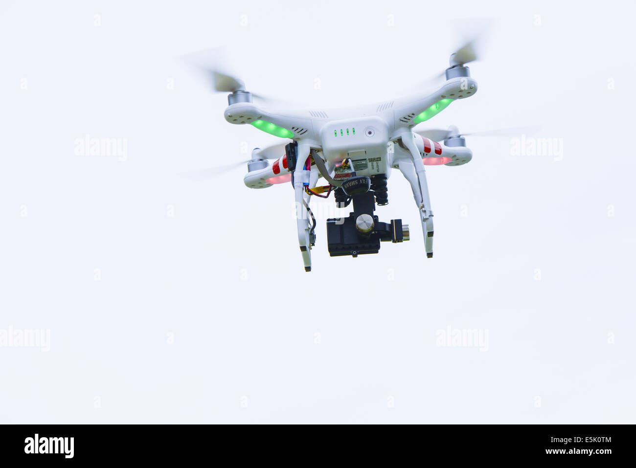 Flying drone hi-res stock photography and images - Alamy
