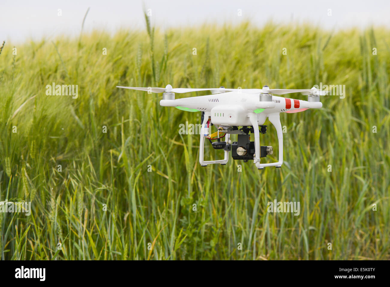 Flying drone hi-res stock photography and images - Alamy