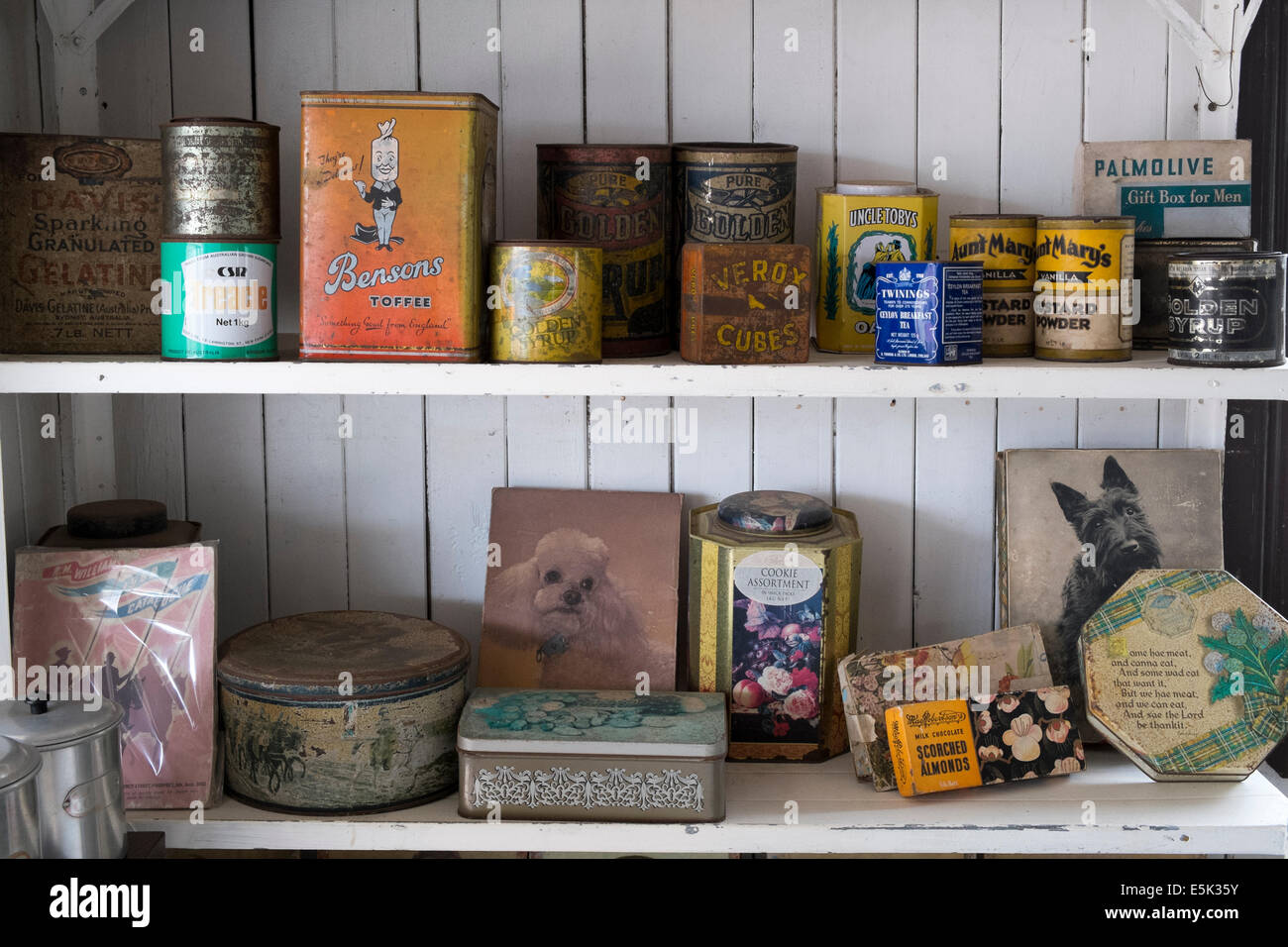 Village general store hi-res stock photography and images - Alamy