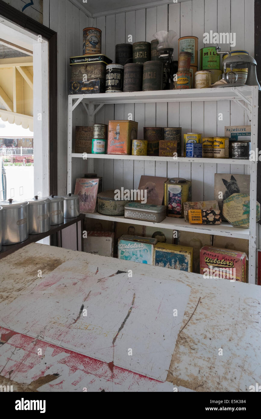 Village general store hi-res stock photography and images - Alamy