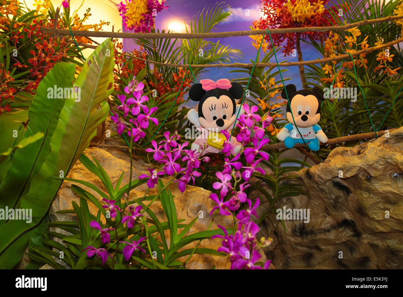 Beautiful flower arrangements with Mickey and Minnie mouse dolls at ...