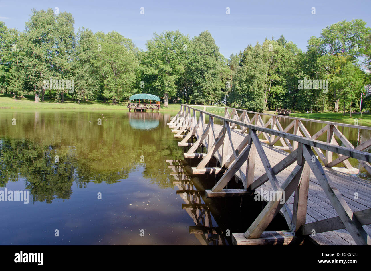 Wooden bridge construction hi-res stock photography and images - Alamy
