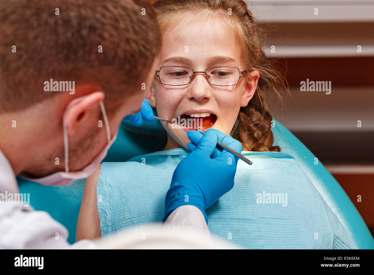 Child on inspection the dentist in the dental clinic Stock Photo - Alamy