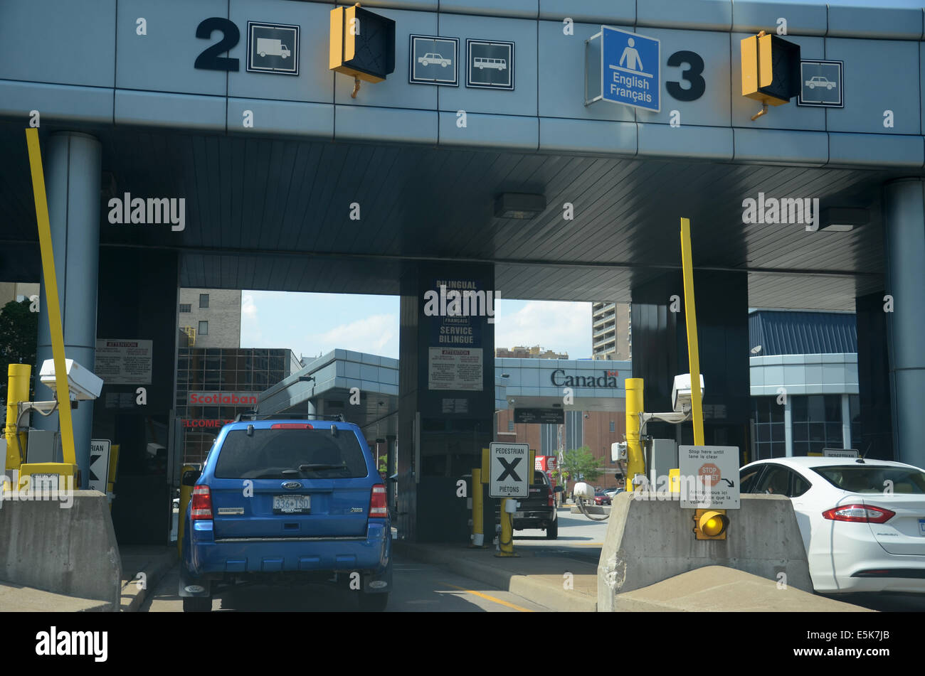 Usa canada border crossing hi-res stock photography and images - Alamy