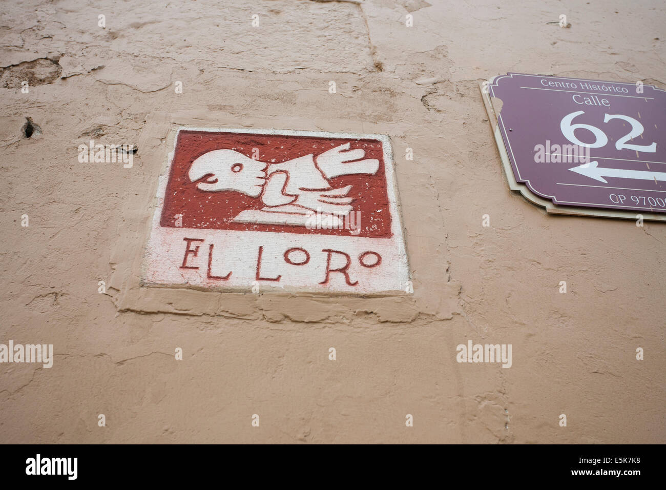 El Loro: Pictographic Street Sign in Merida. A picture of a parrot bird ...