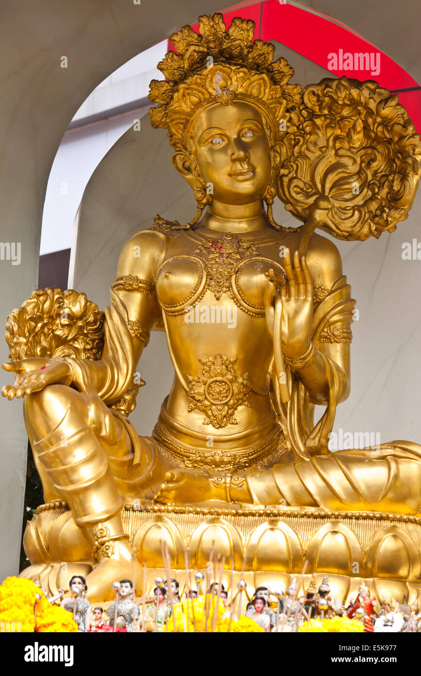 Woman buddha statue meditation hi-res stock photography and images - Alamy