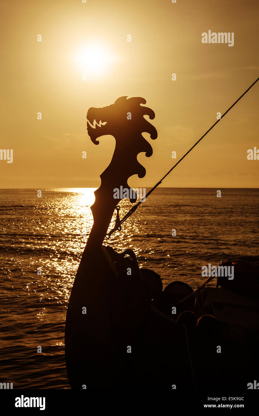 Viking longship hi-res stock photography and images - Alamy