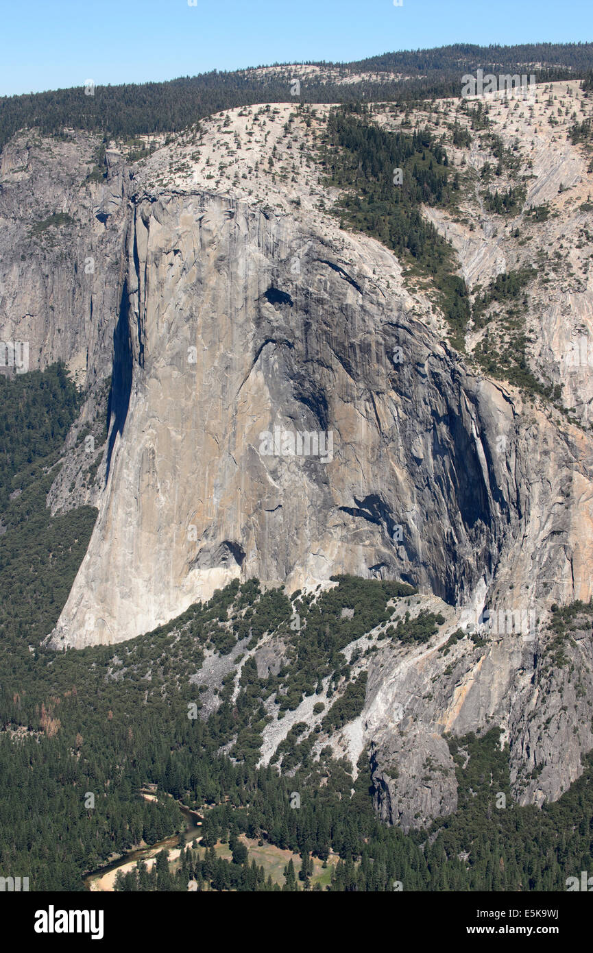 View from the edge of Taft Point to El Capitan and the valley, Yosemite ...