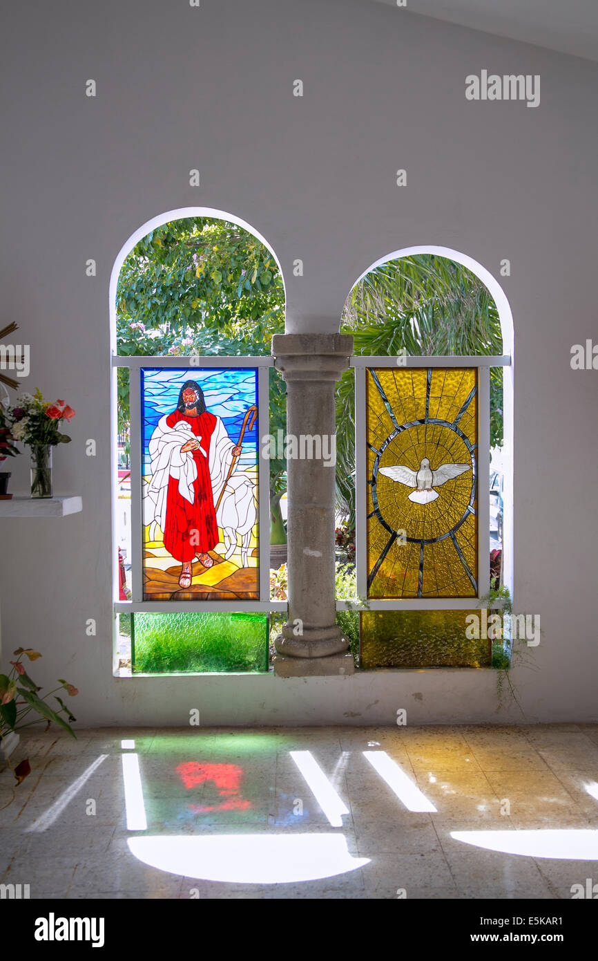 Stained glass mexico hi-res stock photography and images - Alamy