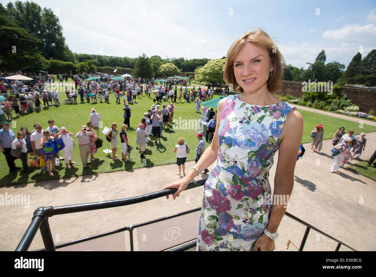 Antiques Roadshow Fiona Bruce High Resolution Stock Photography and ...