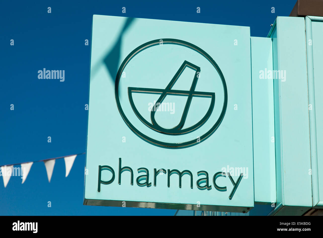 Drug store sign hi-res stock photography and images - Alamy