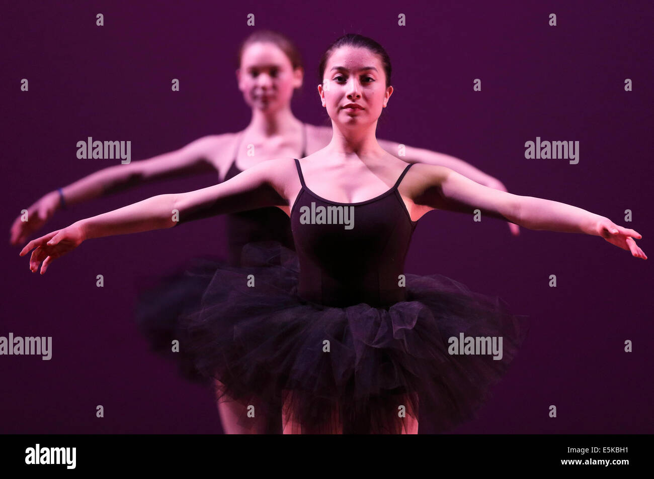 Student dance performance hi-res stock photography and images - Alamy
