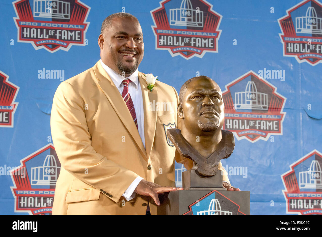 Canton, Ohio, USA. 2nd Aug, 2014. WALTER JONES poses for photographers ...