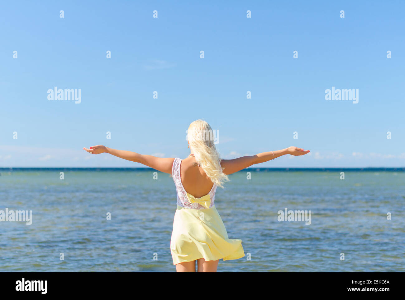 Arms wide open hi-res stock photography and images - Alamy