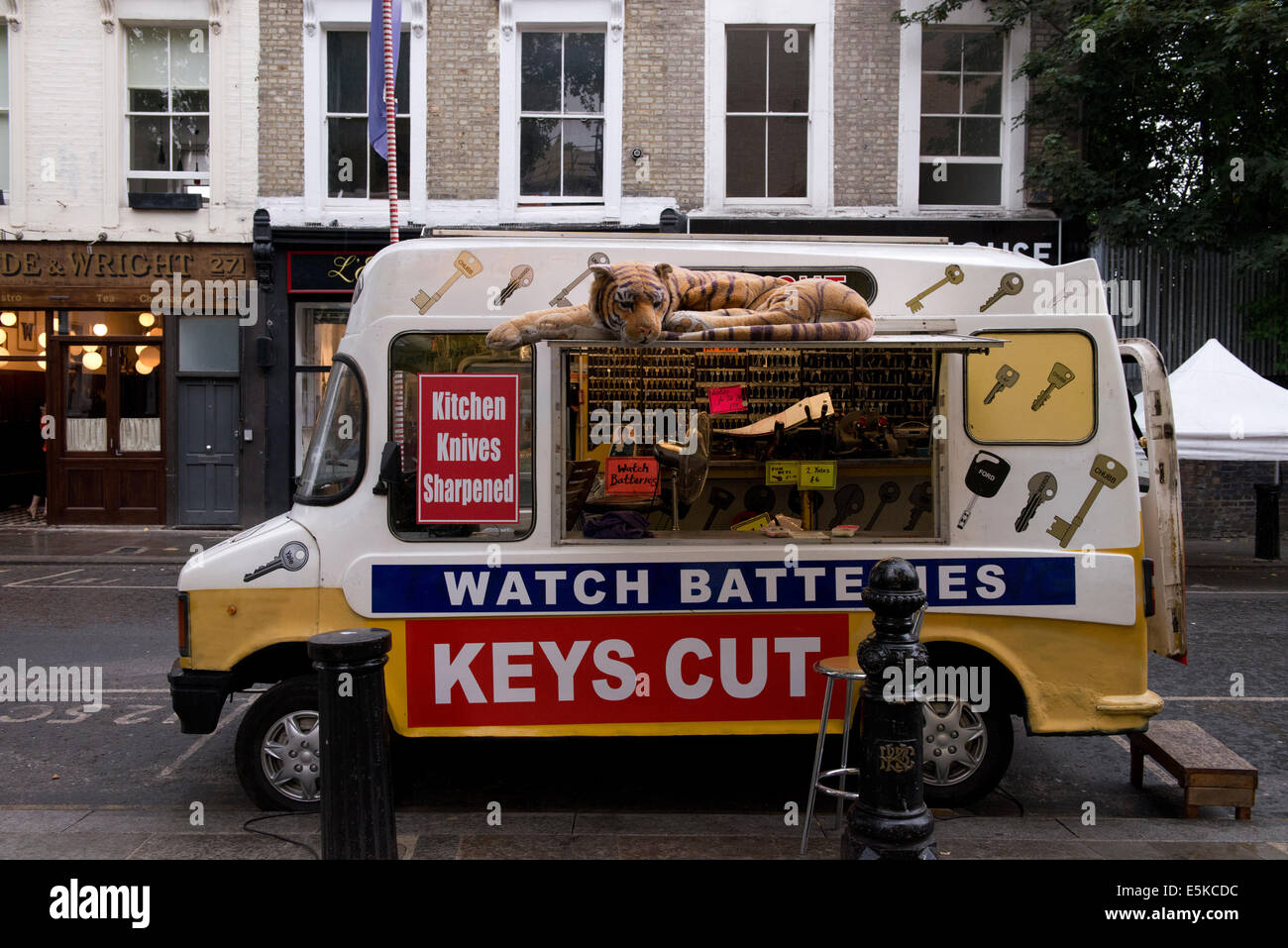 Keys cut van, Portobello road, London Stock Photo - Alamy