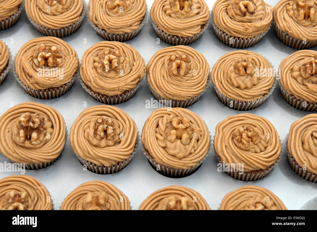 Rows of cakes hi-res stock photography and images - Alamy