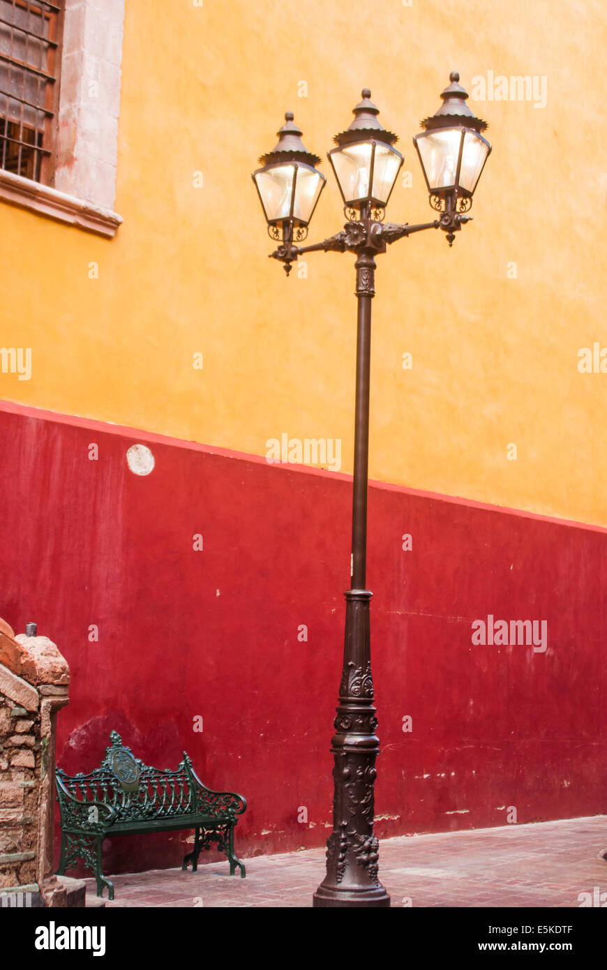 Historic streetlight hi-res stock photography and images - Alamy