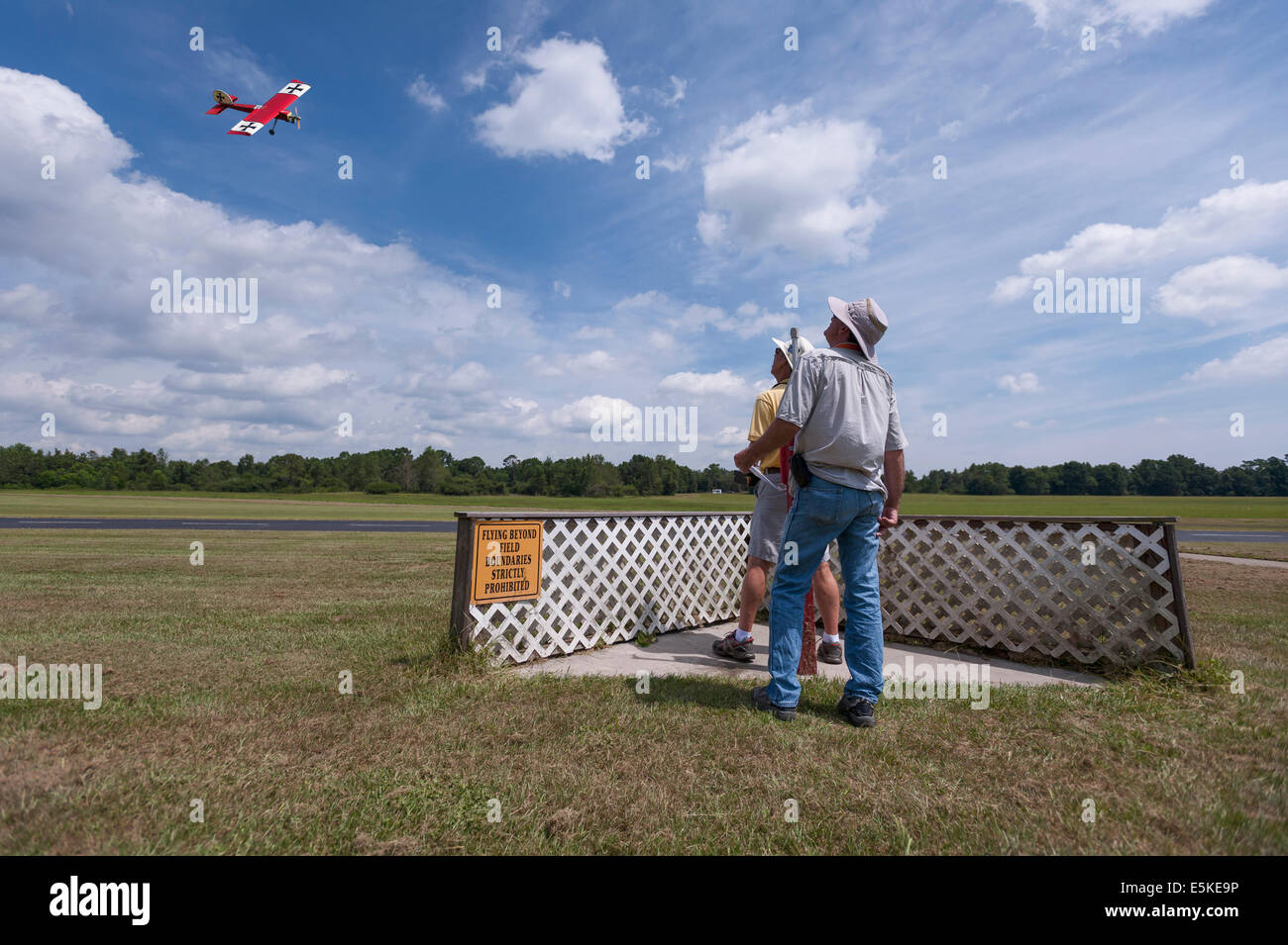 Flying a remote control airplane hi-res stock photography and images ...