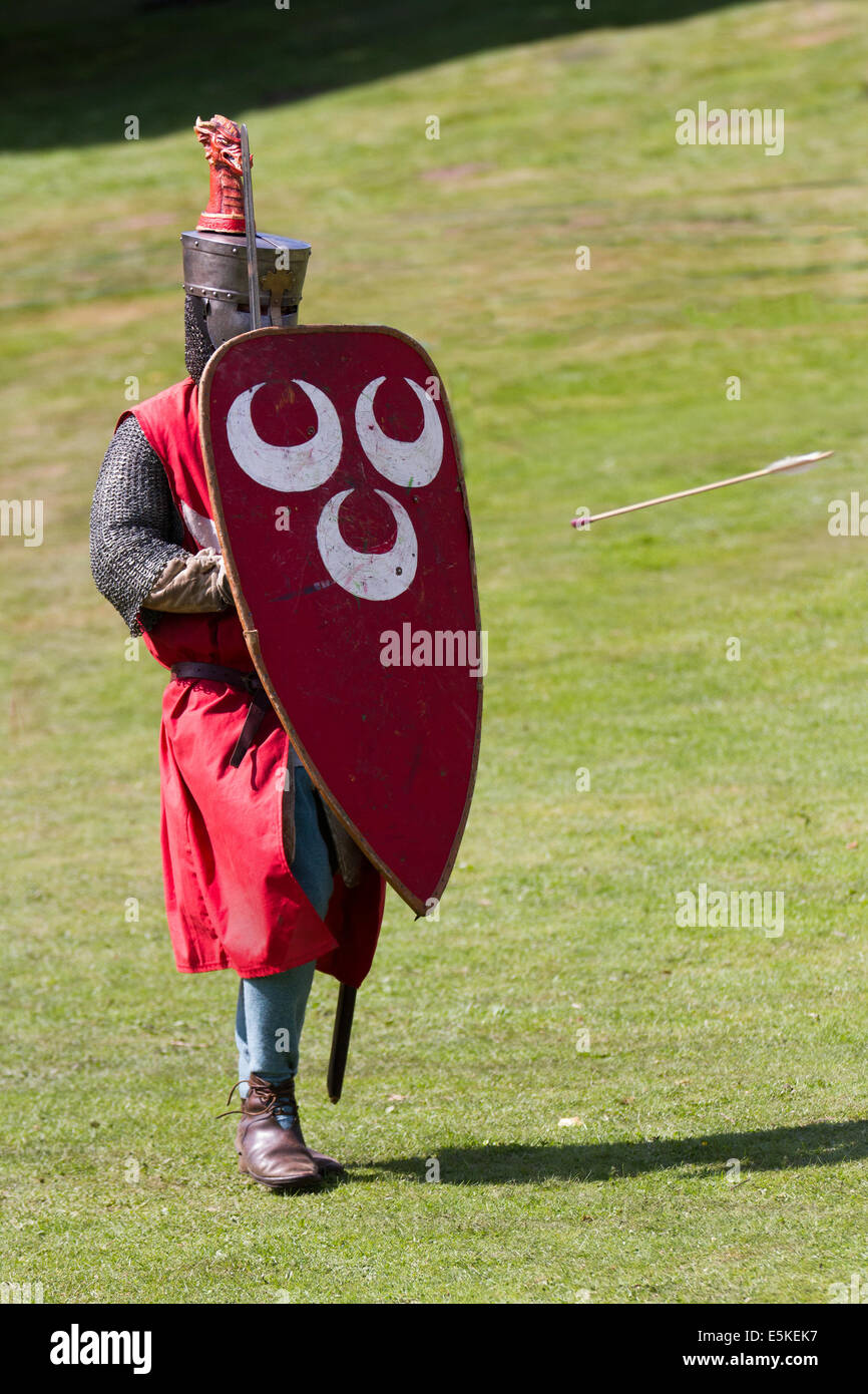 Medieval arrows flight hi-res stock photography and images - Alamy