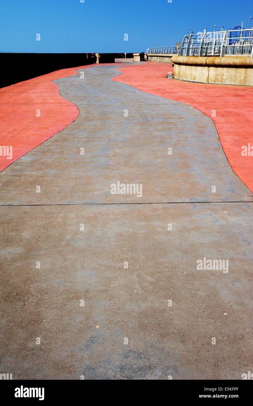 Modern Curved Footpath Stock Photo - Alamy