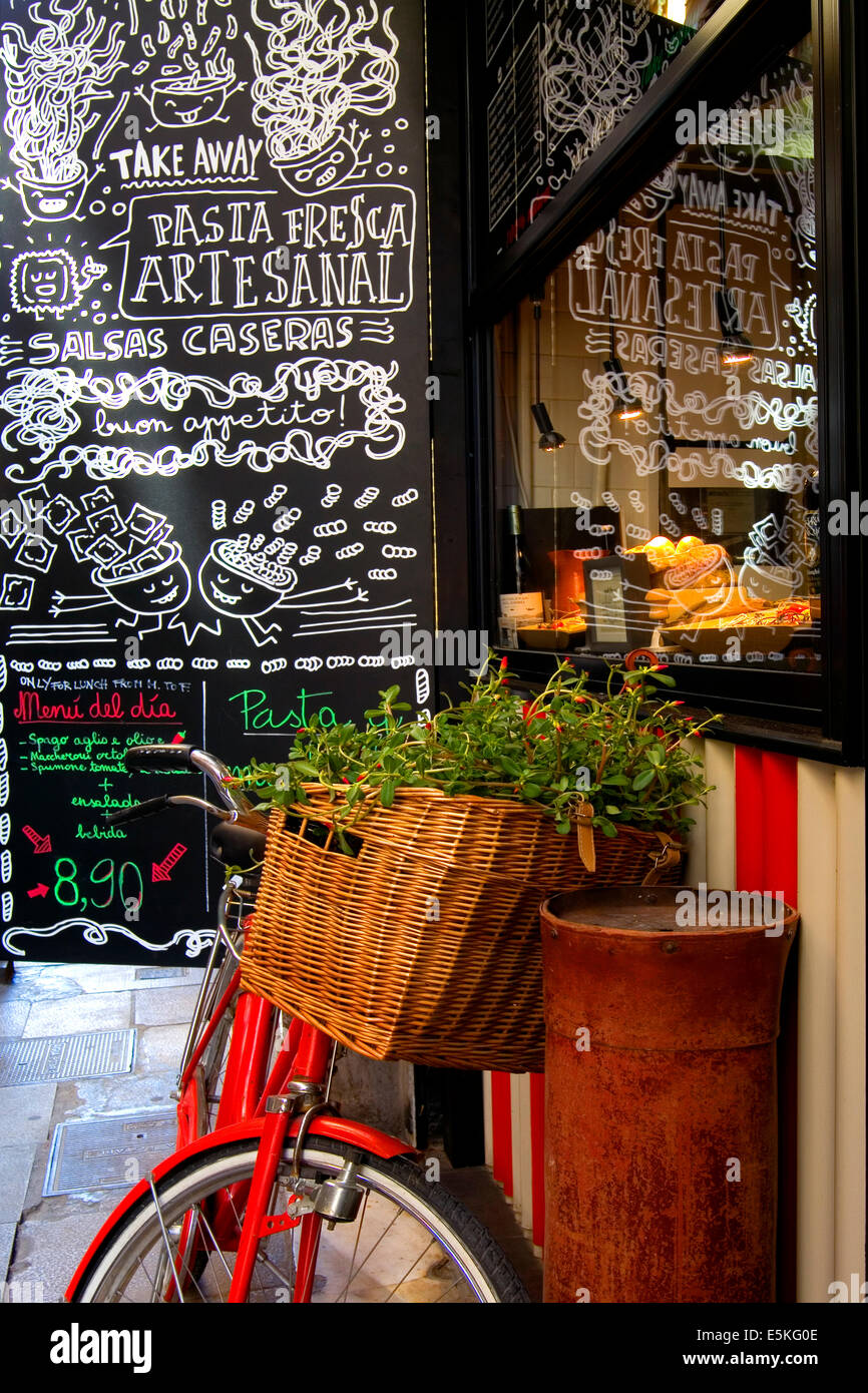Takeaway food kiosk hi-res stock photography and images - Alamy