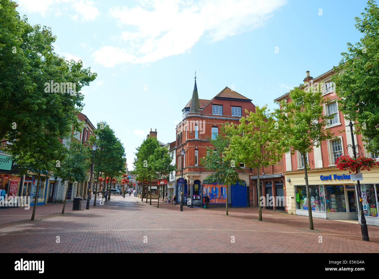 Rugby town centre warwickshire shops hi-res stock photography and ...
