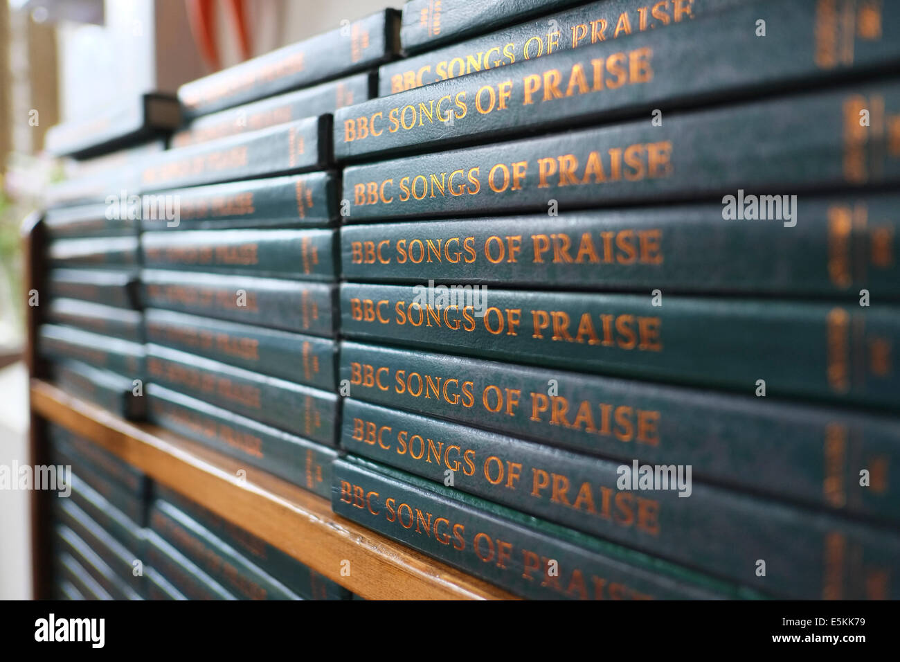 Songs of praise hi-res stock photography and images - Alamy