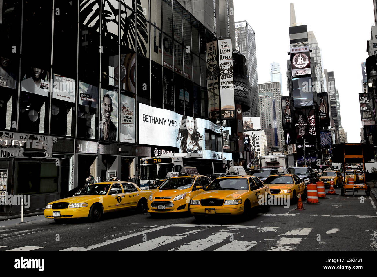 New york yellow taxi black and white hi-res stock photography and ...